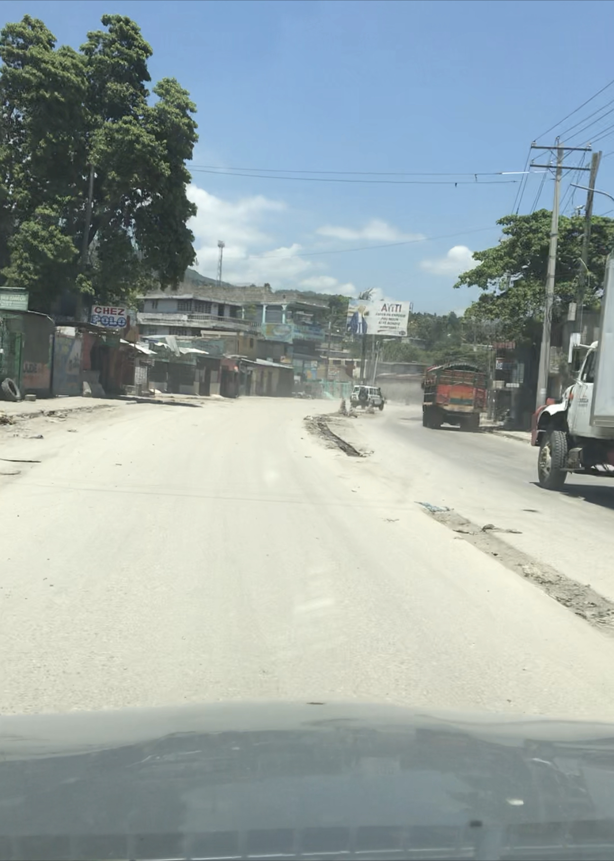 Un mois après, les autorités sont incapables de reprendre le contrôle ...