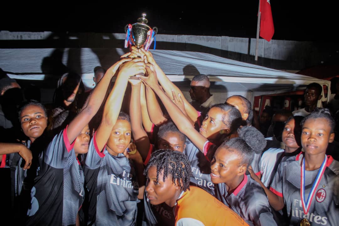 Football : Coupe Angelène Elpénord, les filles du Lycée Jacques 1er remportent le titre