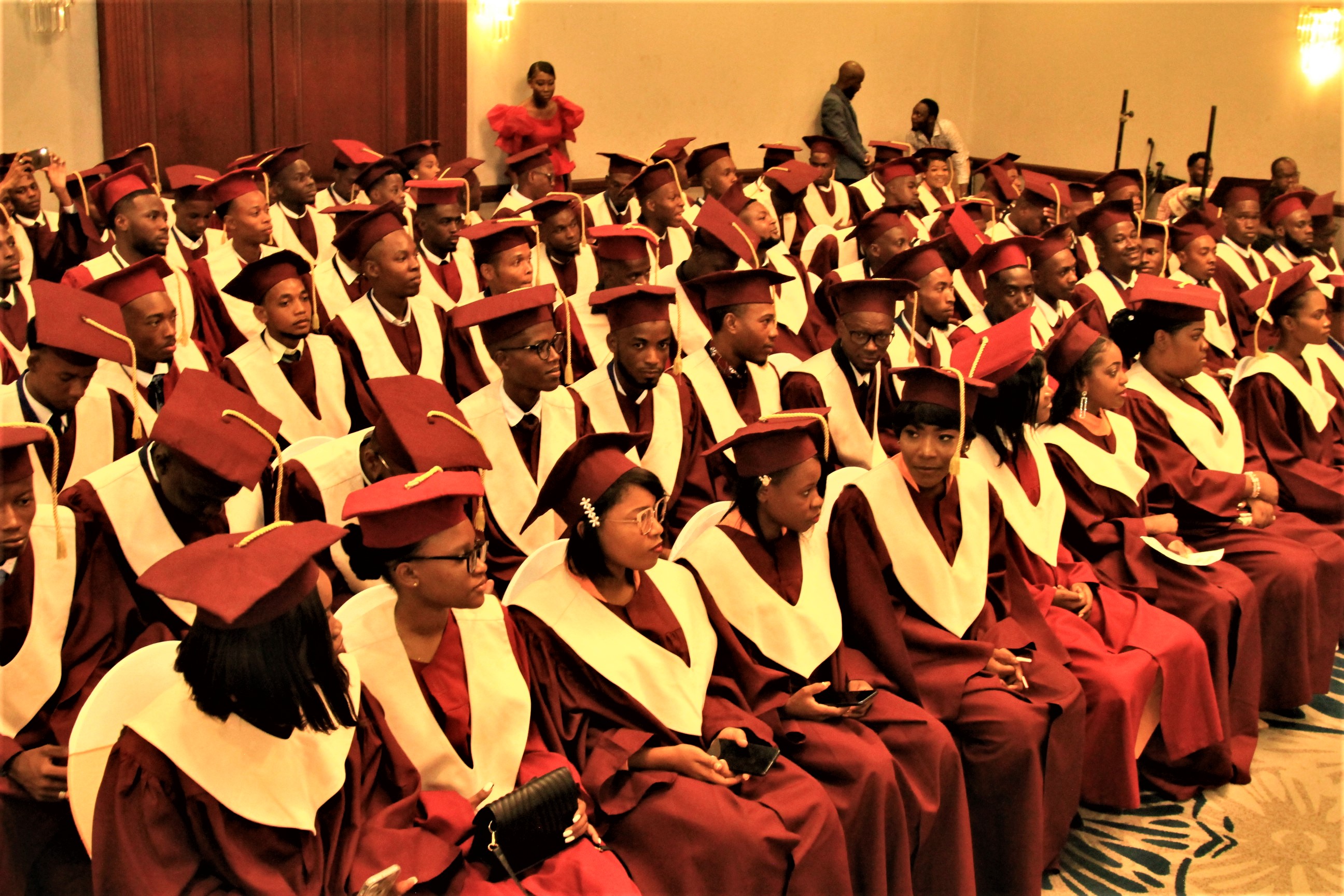 83 jeunes professionnels diplômés au Centre de formation technique et ...