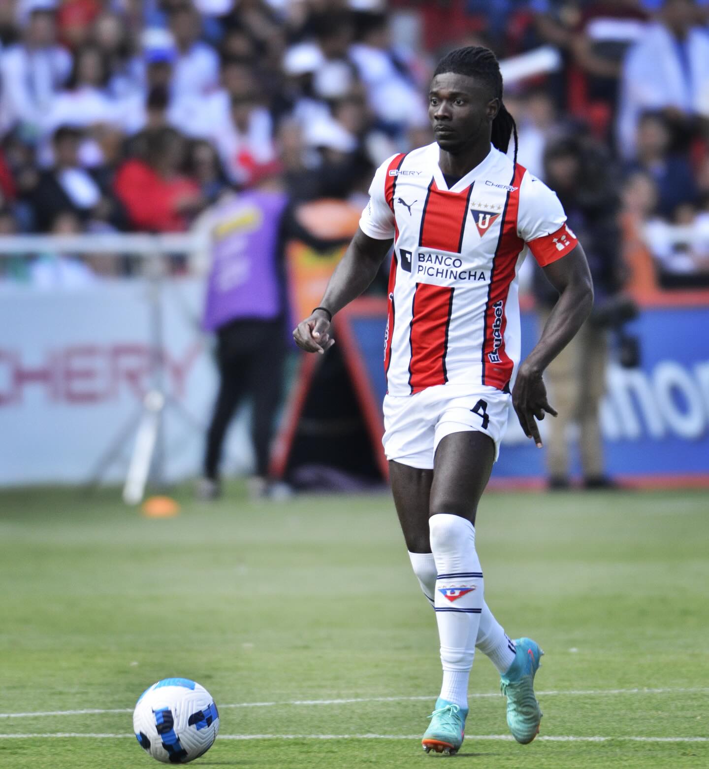 Football : Ricardo Adé à un match de remporter son troisième titre en ...