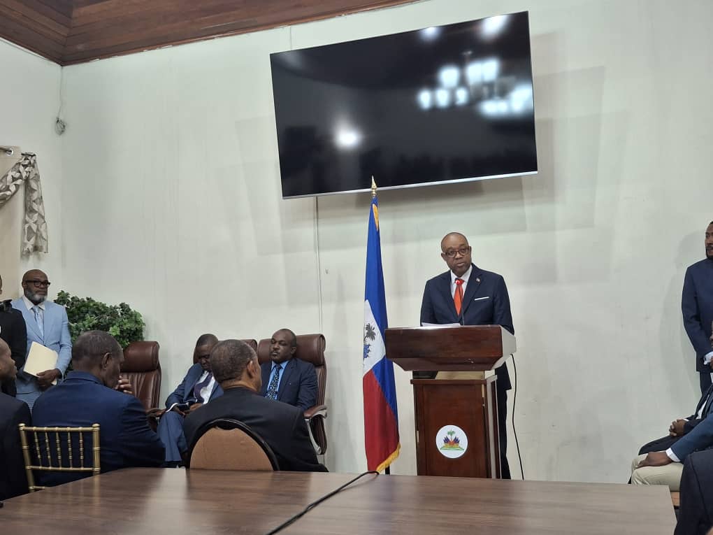 Bertrand Sinal Takes Office as Minister of Public Health and Population