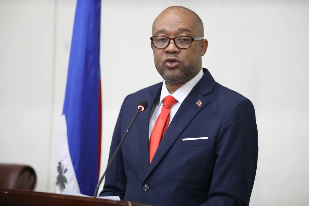 Qui est le Dr Bertrand Sinal, le nouveau ministre de la Santé publique ...