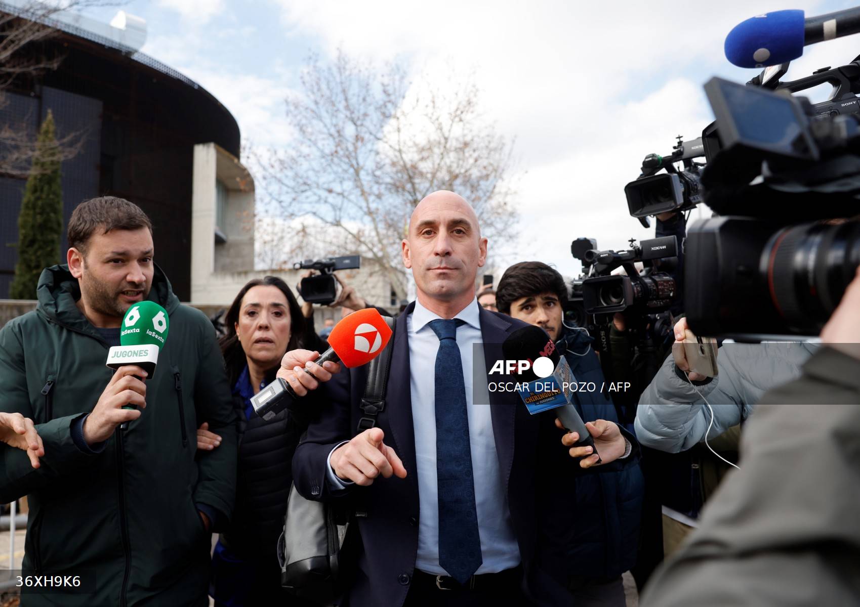 Baiser forcé : l'ex-patron du foot espagnol Luis Rubiales écope d'une ...