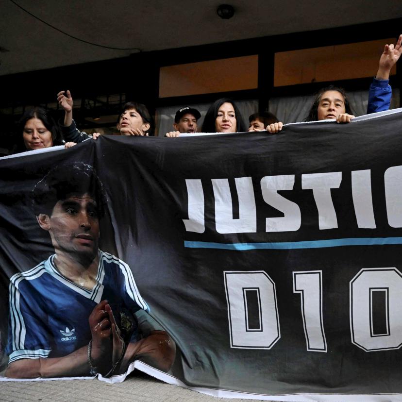 Procès Maradona: deux avocats récusés, premiers témoins mardi prochain