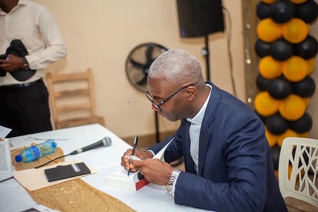 Le Rév. Père Benoît Louis Philippe a signé son ouvrage à l'Alliance ...