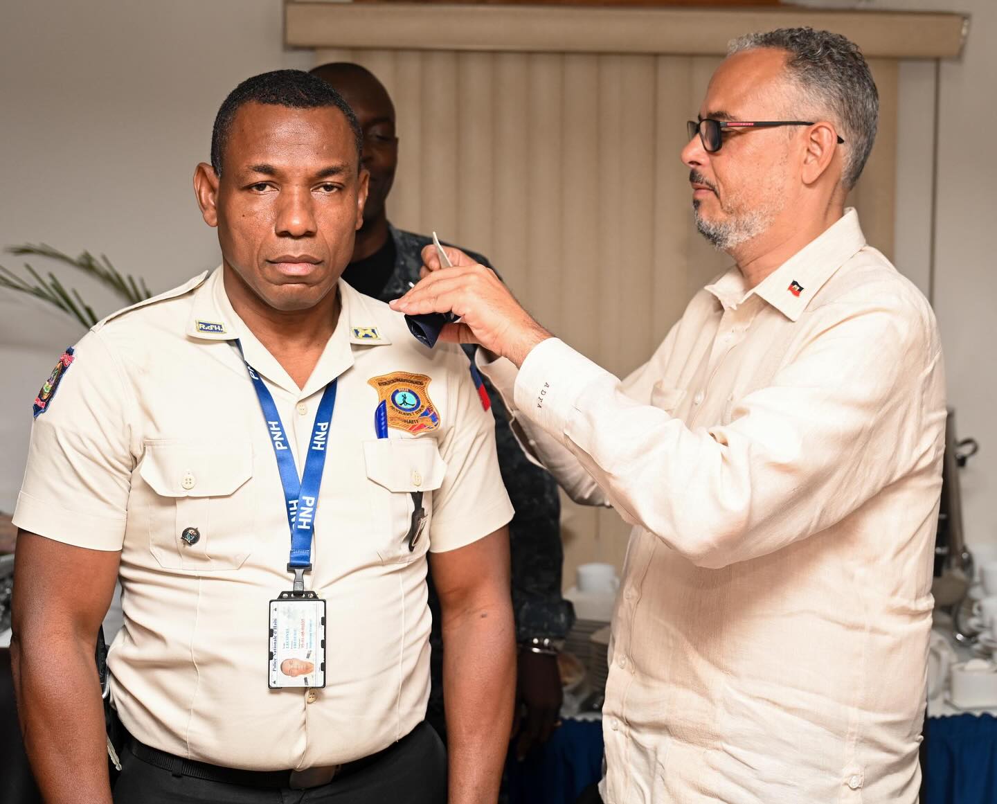 Remise d’insigne de grade au nouvel inspecteur général de la PNH